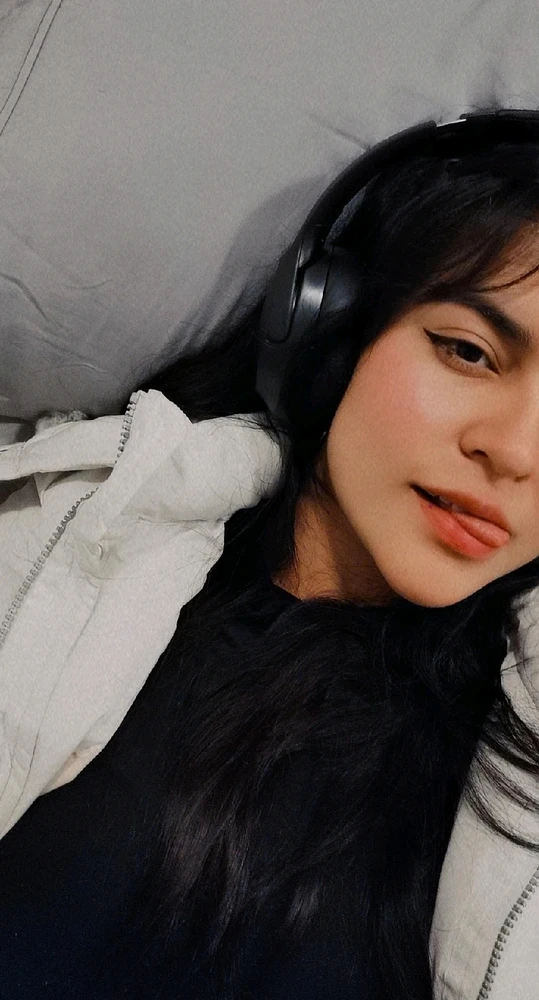 Helloooo (Ella) | Universo de Music - 25/12/2025 04:19