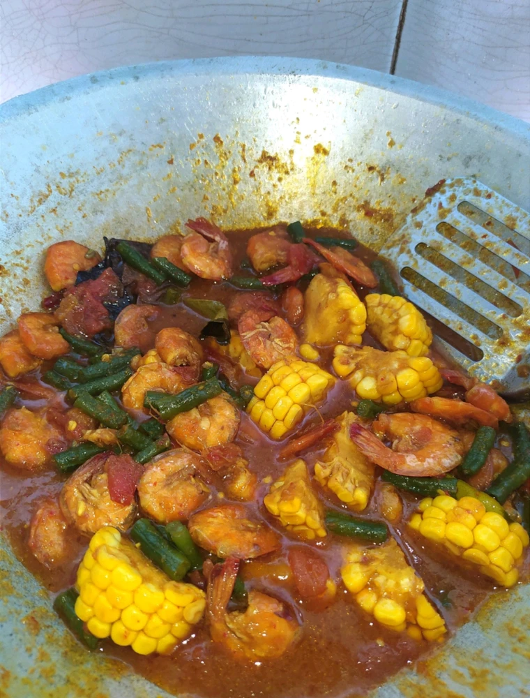 Shrimp with Padang chili sauce 😆 (recipe PLEASE) | Food Universe - 01 ...